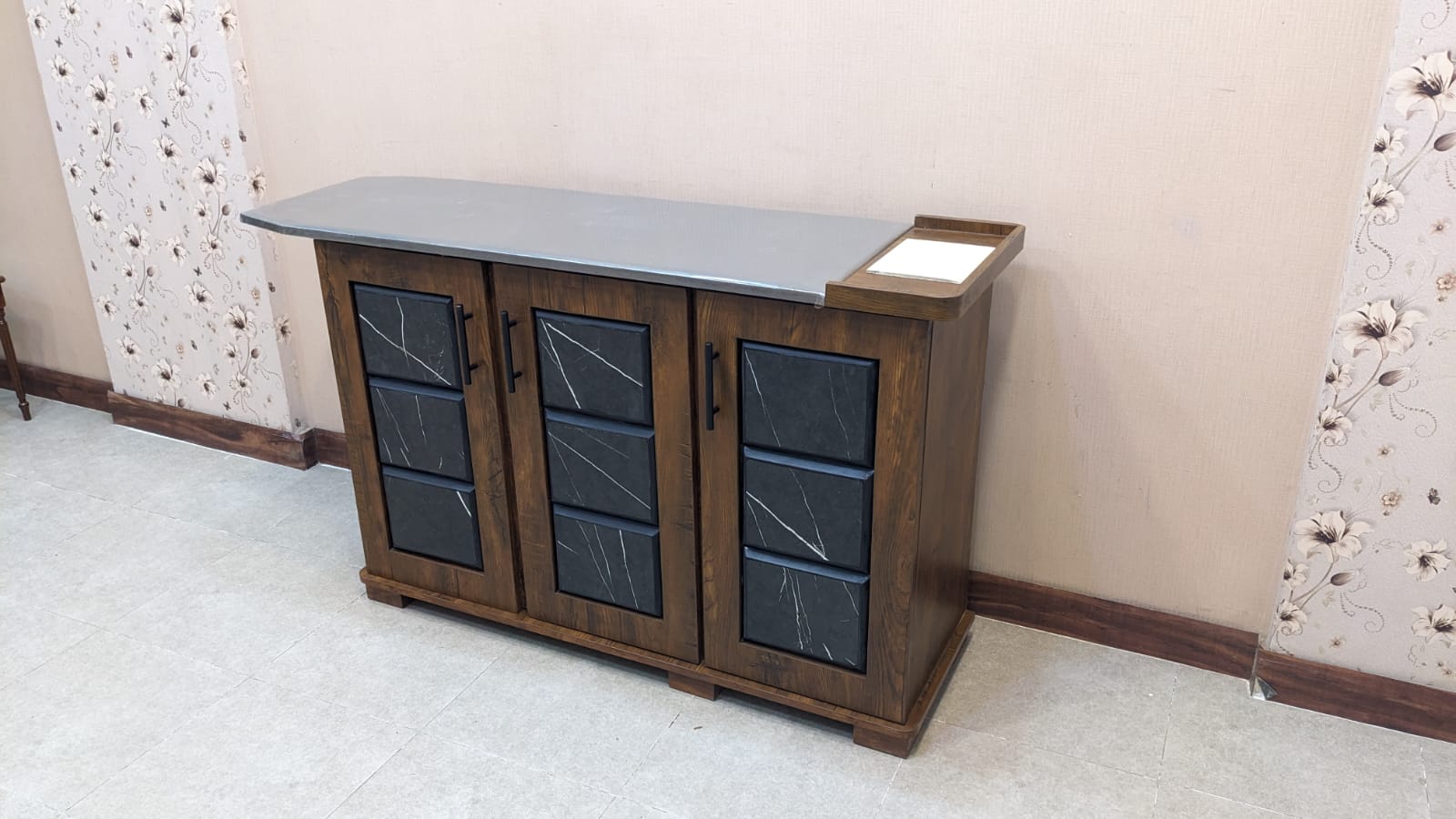 Divinecrafts New 3 Door Iron Table – thegaragesalepk