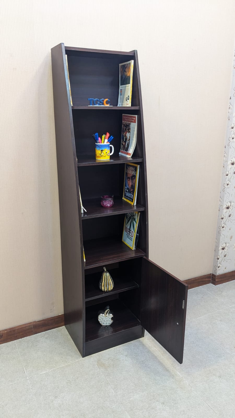 Book Shelf – thegaragesalepk