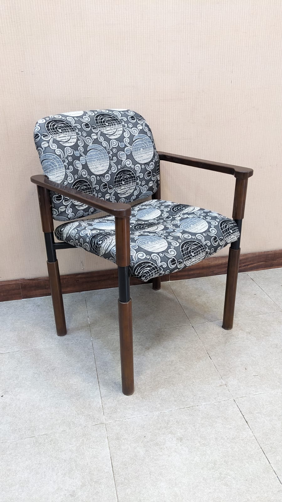 Pair of Coffee Chairs with Table – thegaragesalepk
